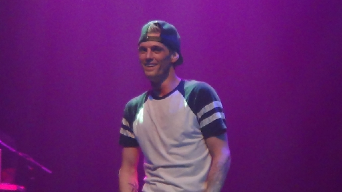 Aaron Carter appears on Dr. Travis Stork to seek medical help