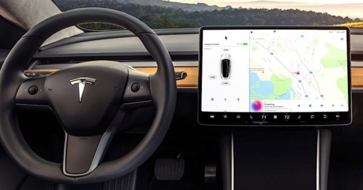Owners and drivers review and react to Tesla Model 3 dashboard display
