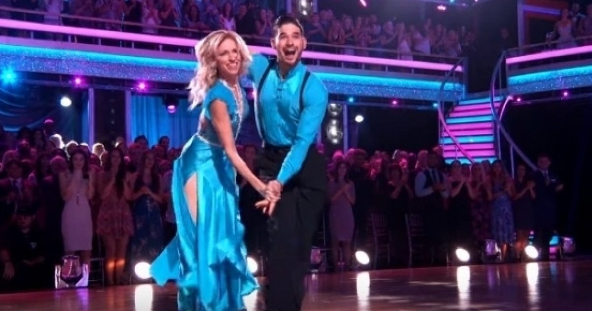 Alan Bersten's quickstep wows judges on 'Dancing With The Stars'