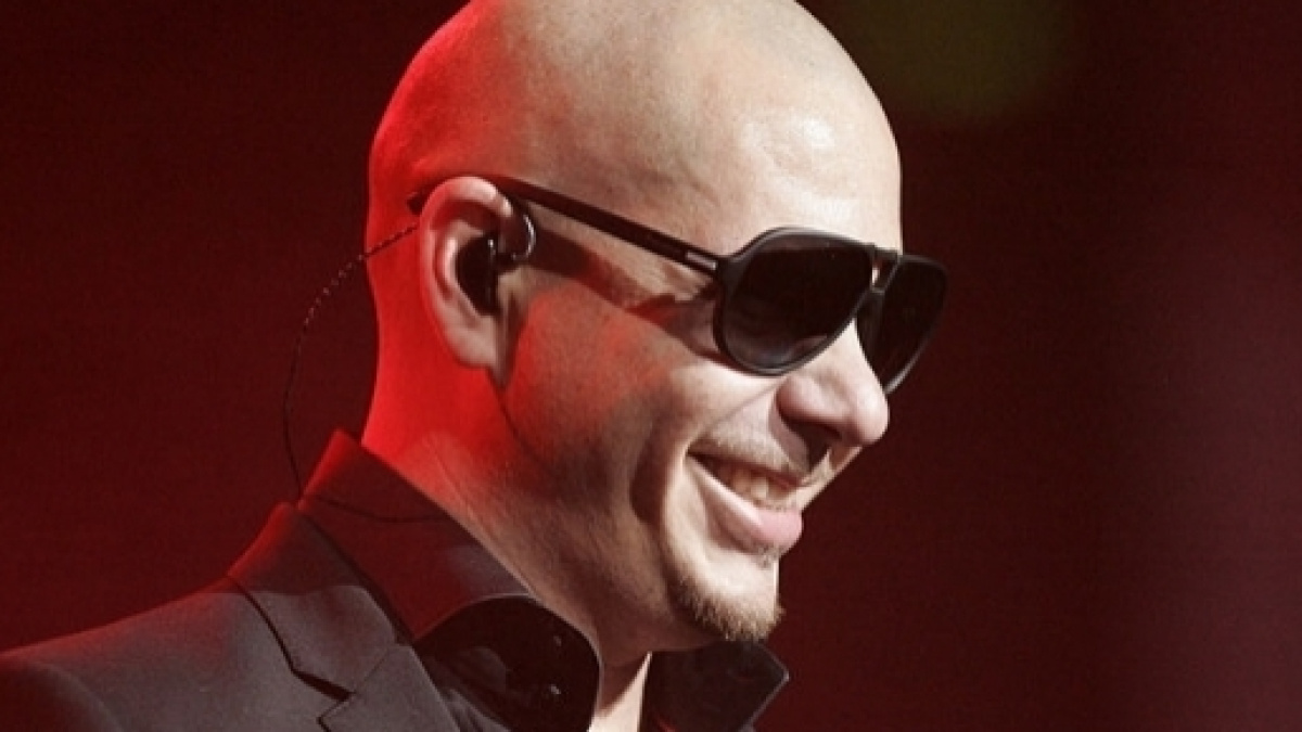 Rapper Pitbull sends private plane to Puerto Rico for cancer patients
