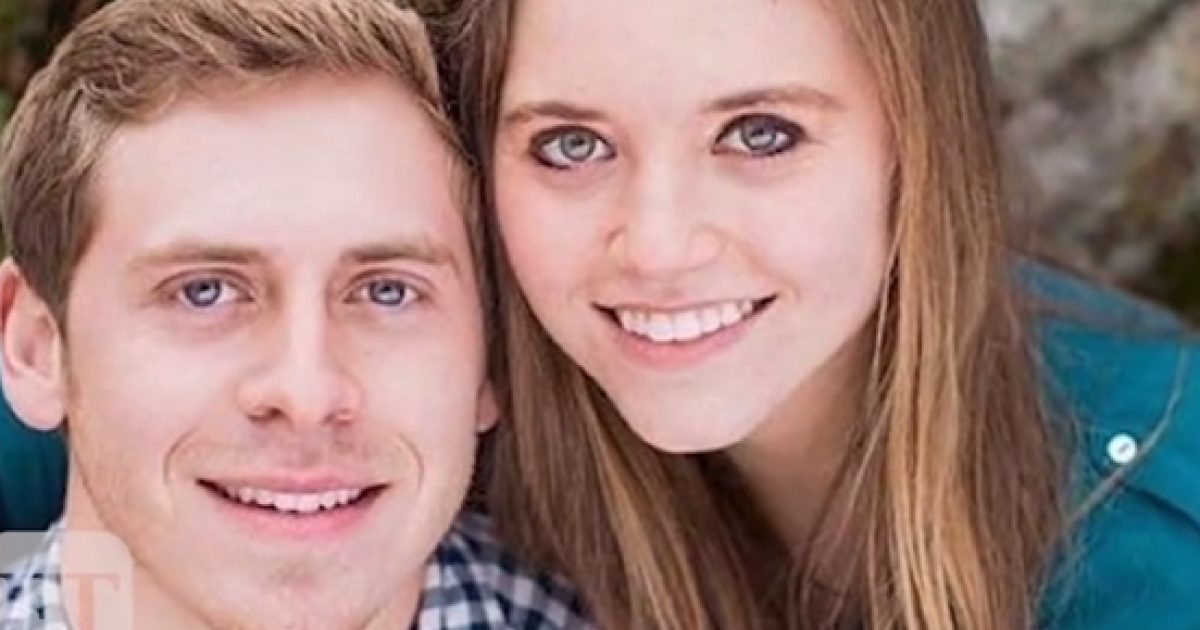 Does the Duggar family know that Joy-Anna's father-in-law is divorced?