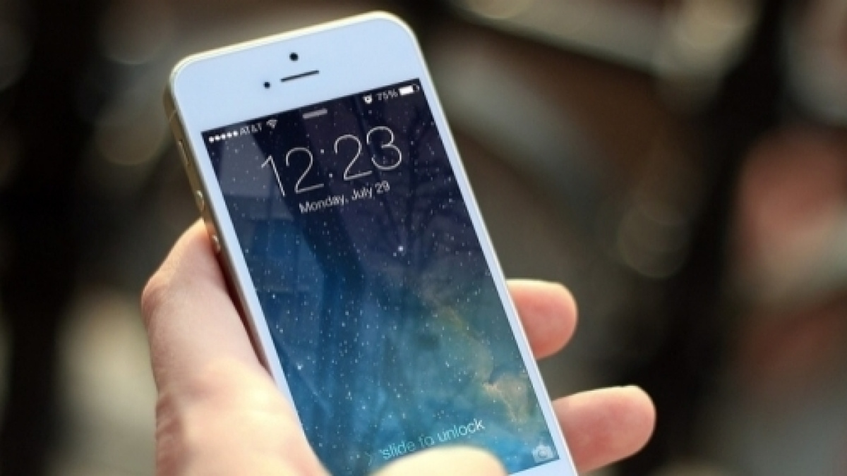 Tinder date goes wrong after woman throws poop out the window