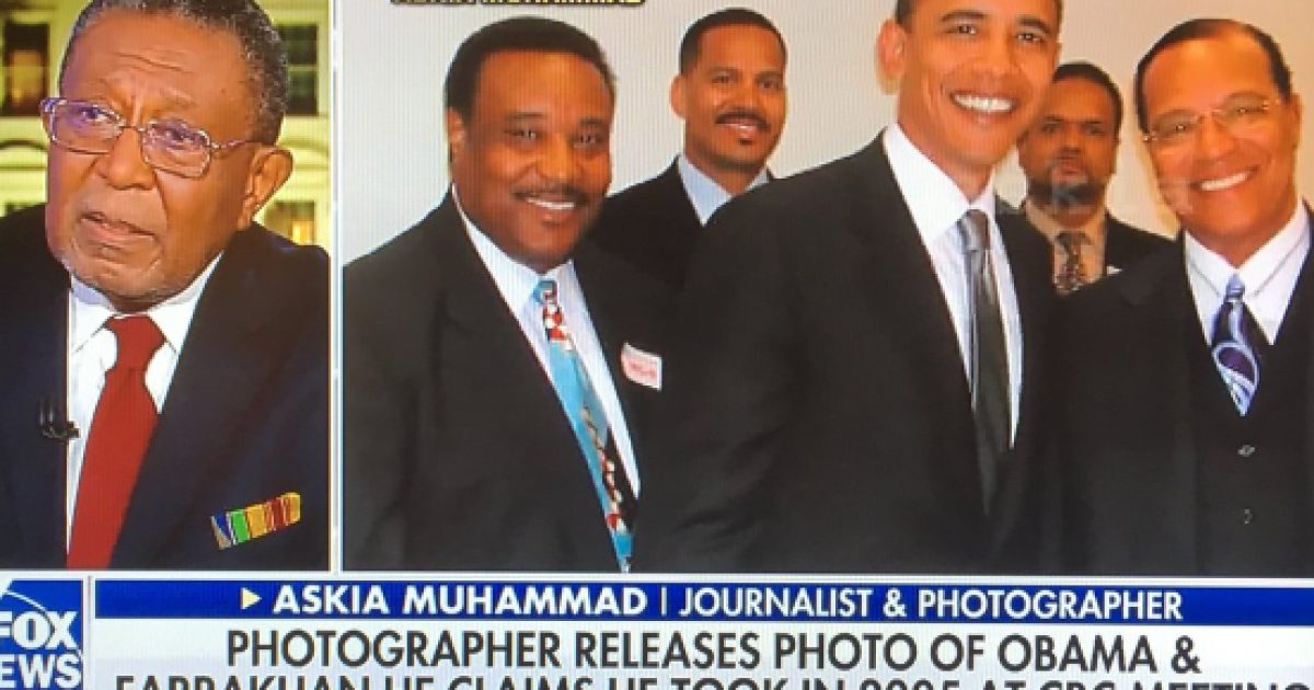 USA, spunta foto di Obama con il leader religioso nero che elogia Hitler