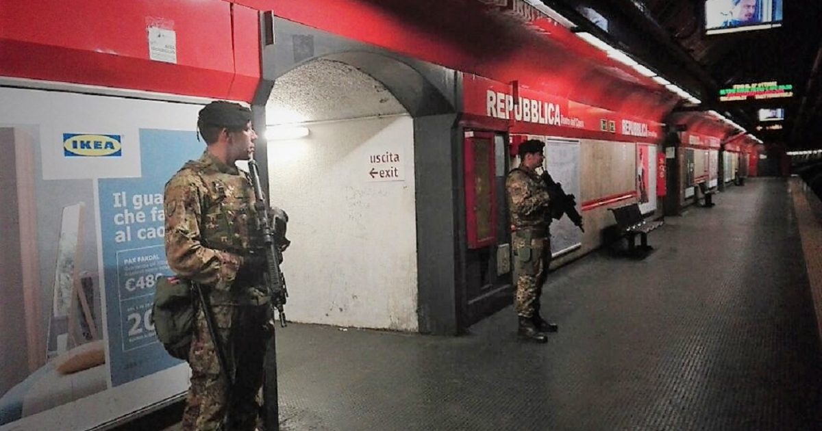 Roma, crolla scala mobile nella metropolitana: oltre 20 feriti