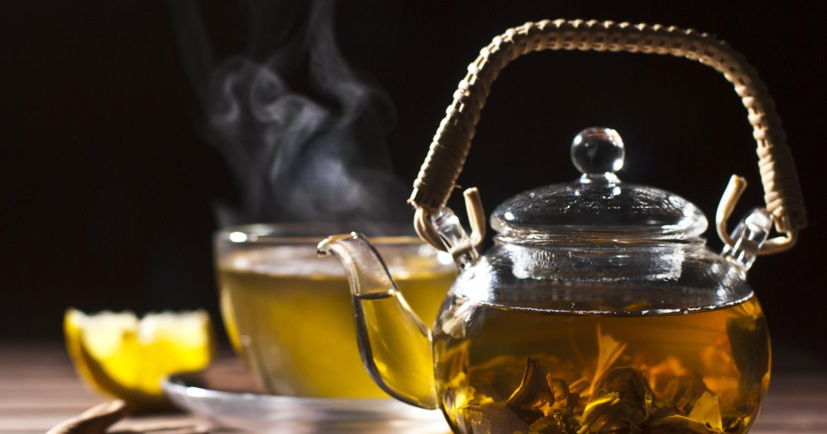 Cinque infusi fatti in casa per disintossicarsi e perdere peso