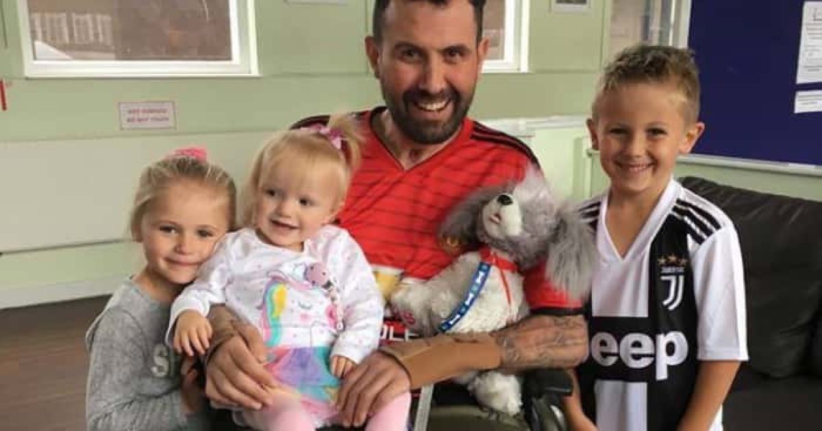 Uk, finisce in sedia a rotelle dopo aver mangiato pollo al curry ...