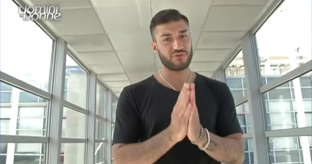 Uomini e Donne: Riccardi preoccupato, Giulia e Claudia sarebbero due 'no'