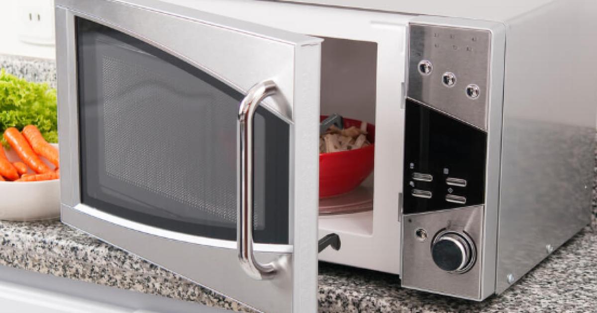 Aprende a limpiar tu microondas mucho más fácil