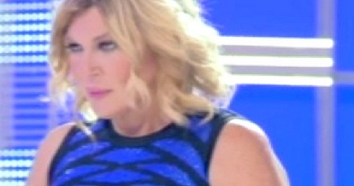 Il gesto scioccante di Nadia Rinaldi nel salotto televisivo di Barbara ...