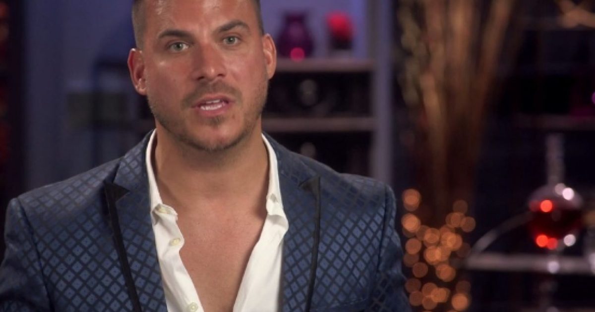 Jax Taylor pays tribute to his late father as he walks sister down the ...