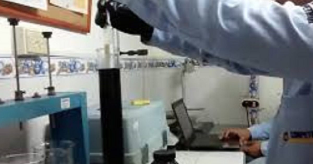 Determinación de la gravedad API de los fluidos en un tanque de crudo