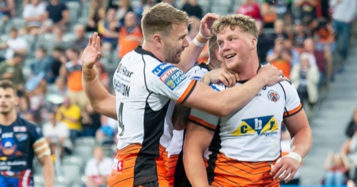 Castleford appear to finally click in match against Leeds