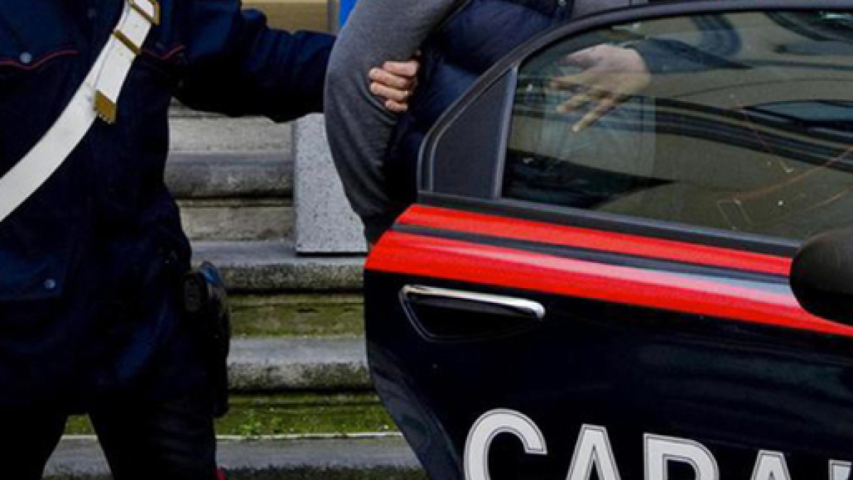 'Vendo capitello romano a 120000 euro': arrivano i Carabinieri