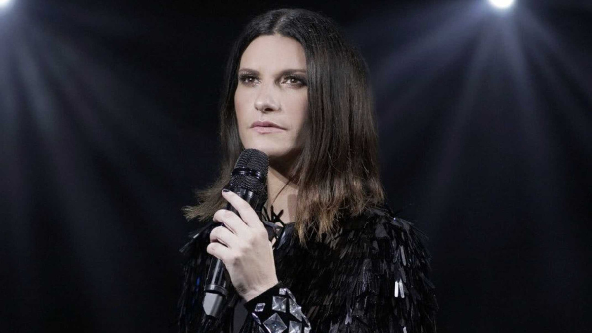 Lucarelli, duro attacco a Laura Pausini dopo l'insulto della cantante ...