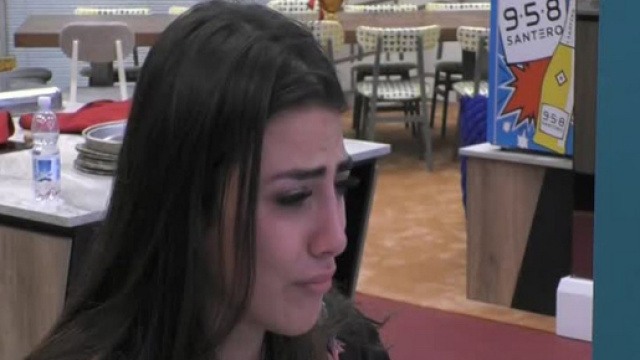 Grande Fratello Vip: Giulia Salemi piange in tv per l'incidente alla ...
