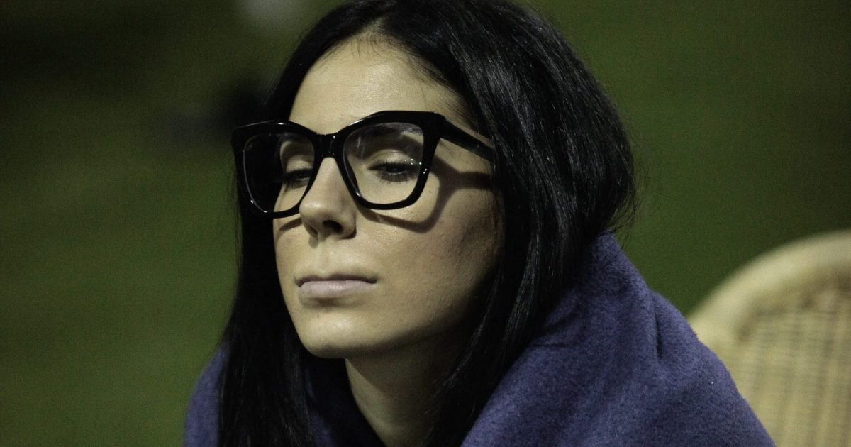 Spiacevole episodio per la De Lellis, uomo le rutta in faccia per ...