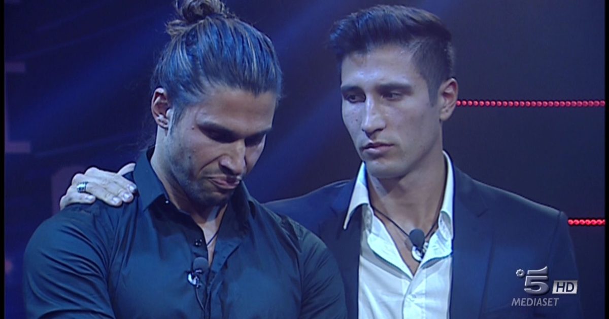 GF Vip spagnolo, il conduttore chiede scusa agli Onestini, Luca replica ...