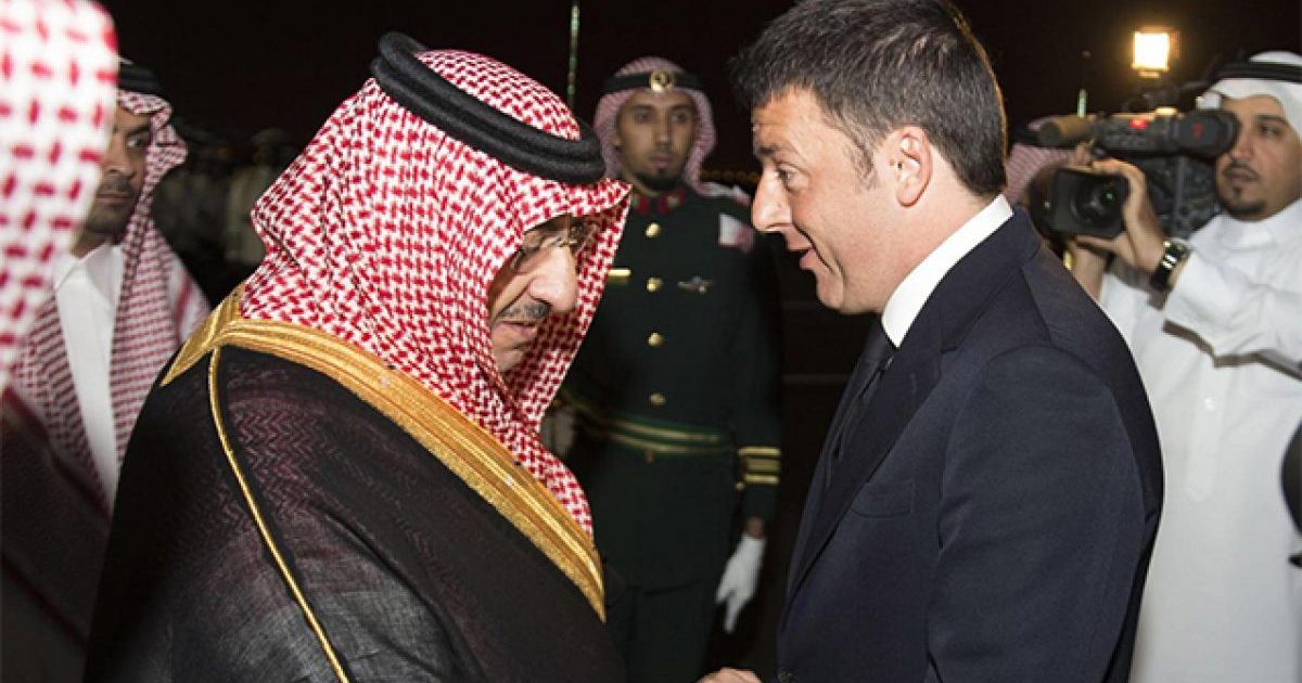 Renzi in Arabia Saudita con i produttori di armi, bufera social: 'Ipocrita'