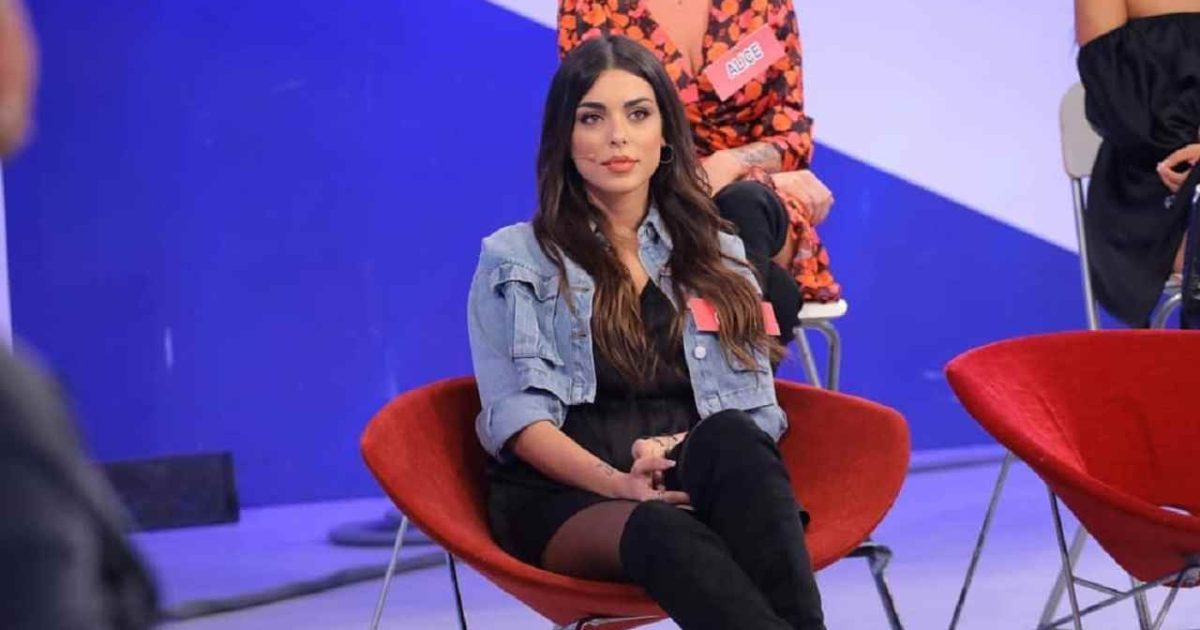 Uomini e Donne, Giulia D'Urso: il calciatore del presunto bacio sarebbe ...