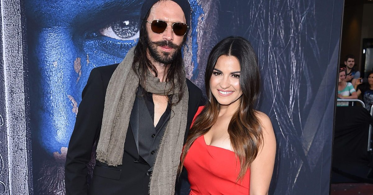 Maite Perroni publica foto apaixonada com namorado: 'te amo'