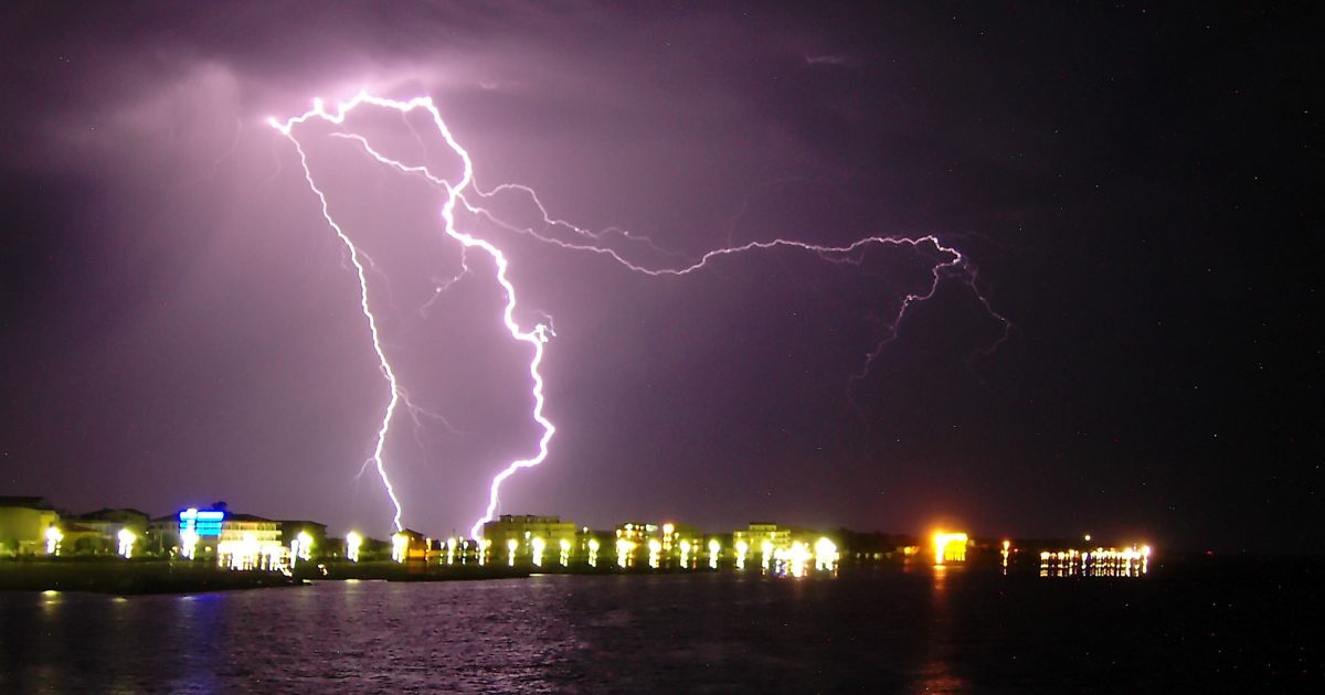 Tel Aviv: uno studio associa i fulmini ad effetti benefici per il cuore
