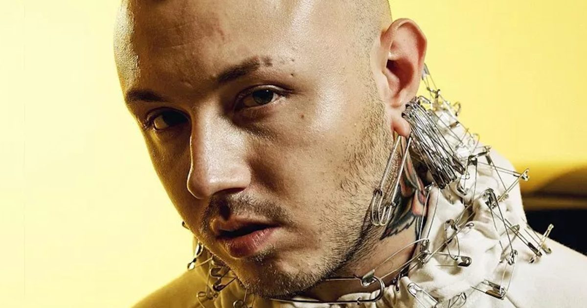 Lazza si racconta: 'Per fare l'ignorante ci vuole intelligenza' (VIDEO)