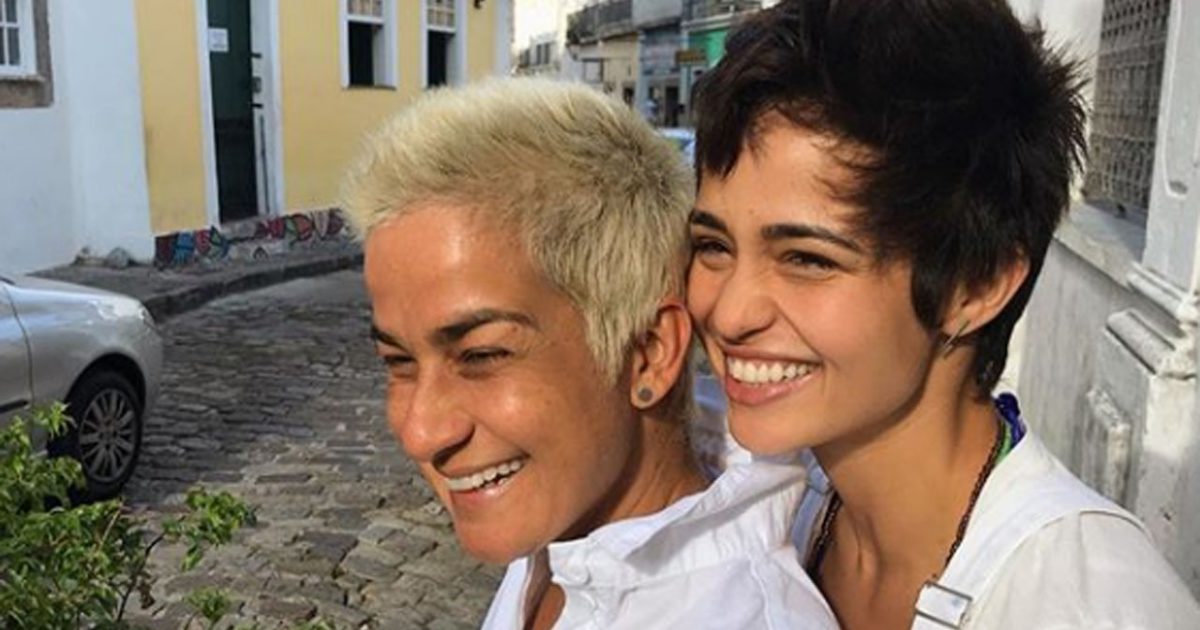 Nanda Costa emociona seguidores com pedido de casamento em libras feito ...