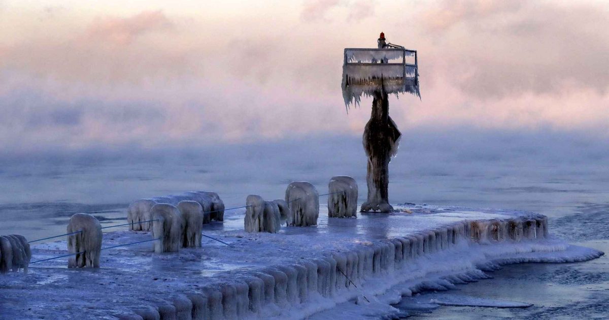 États-Unis : 5 photos magnifiques du lac Michigan, gelé et morcelé par ...