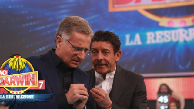 Ciao Darwin, la replica della puntata del 29 marzo sarà visibile su Mediaset Play