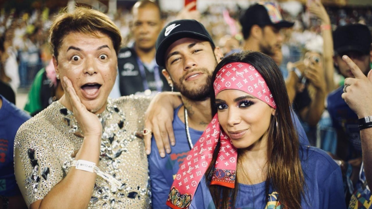 Em vídeo, Anitta nega romance com Neymar e culpa David Brazil por polêmica