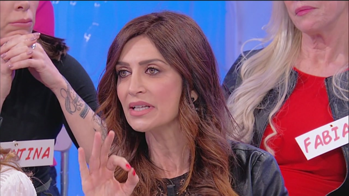 U&D trono over, Simona attacca Barbara per la foto sensuale postata su ...