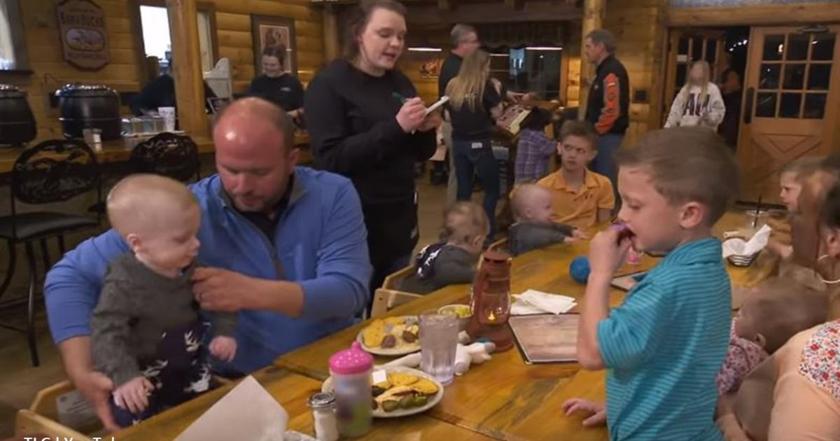 'Sweet Home Sextuplets' fans rave about the hilarious Valentine's Day photo episode