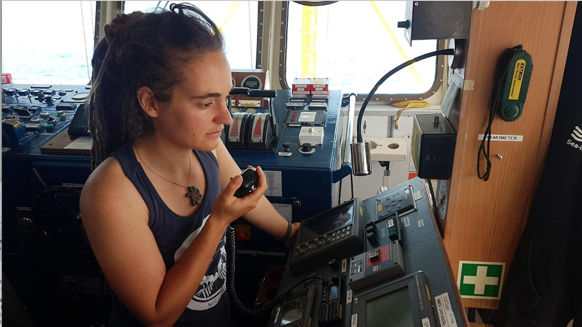 Carola Rackete arrestata con l'accusa di favoreggiamento dell ...