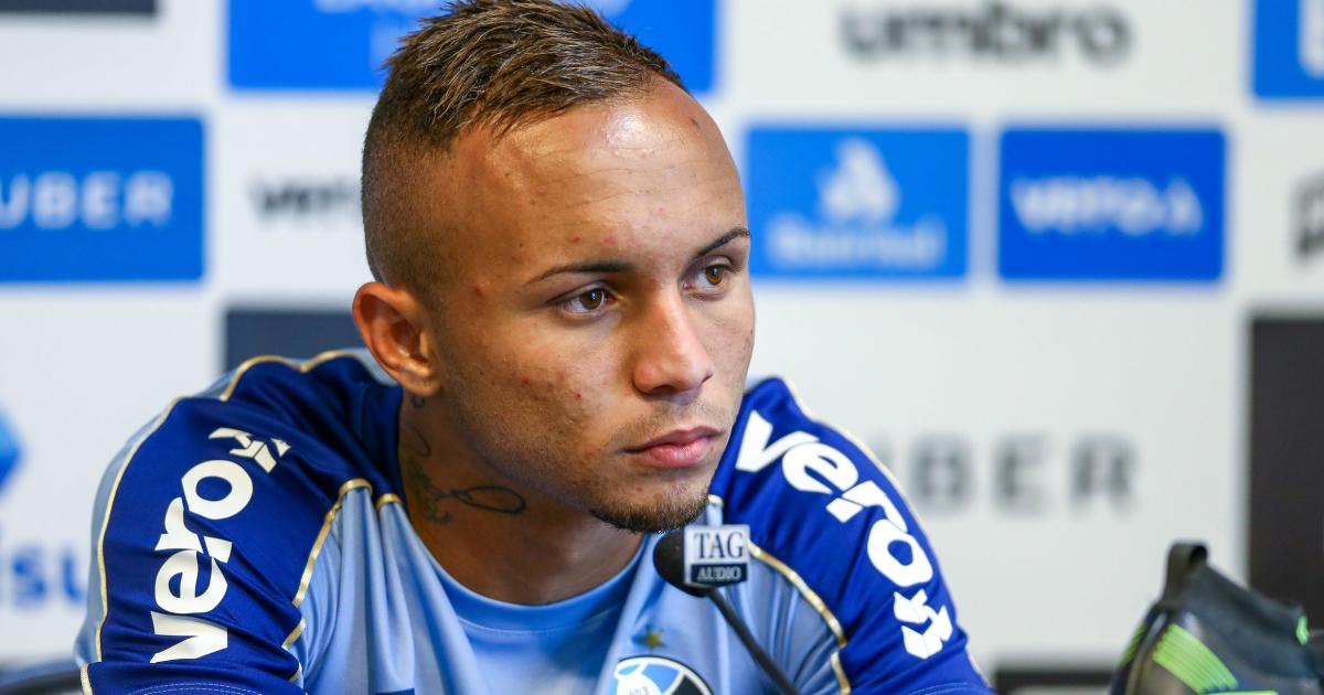 Everton diz que ainda não tem proposta concreta para deixar o Grêmio