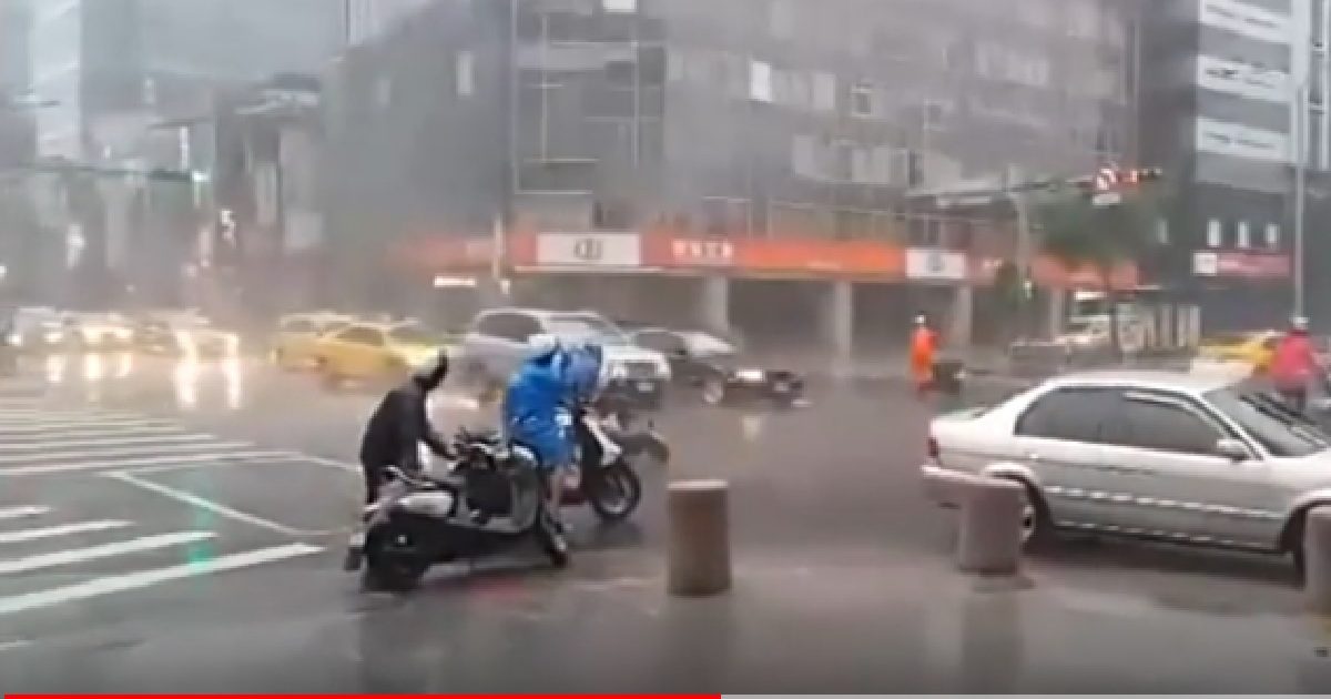 China: Red alert as Typhoon Lekima heads towards the east coast