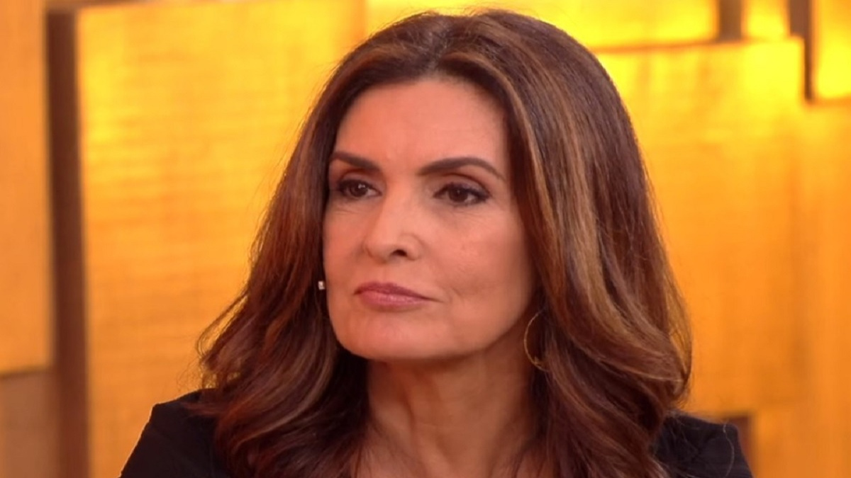 Esposa de William Bonner aparece no telão do 'Encontro' de Fátima Bernardes