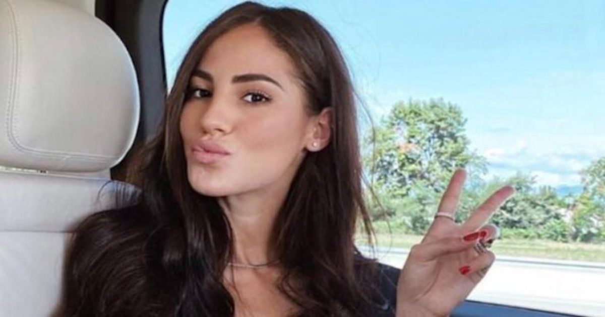 Giulia De Lellis posa con pelliccia e top su Instagram, critiche: 'Sei ...