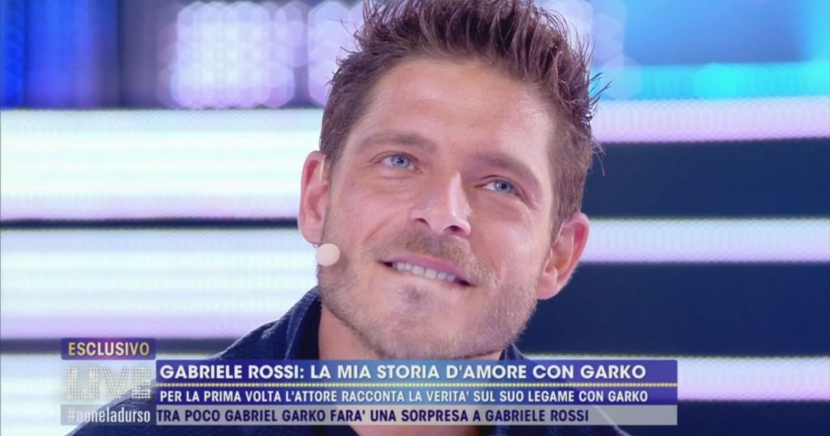 Gabriele Rossi a Live Non è la d'Urso: 'Sono stato l'amante di Garko a 19 anni'