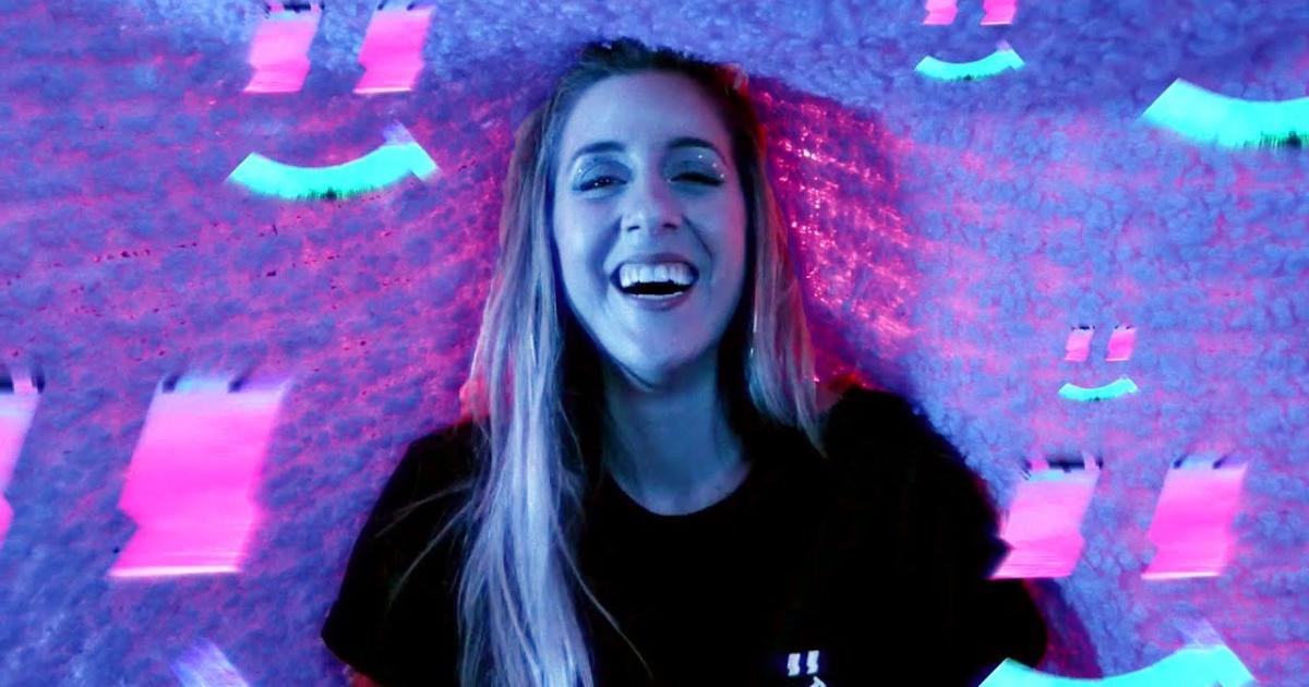 La YouTubeuse Denyzee sort sa marque de vêtements : Electric Sugar