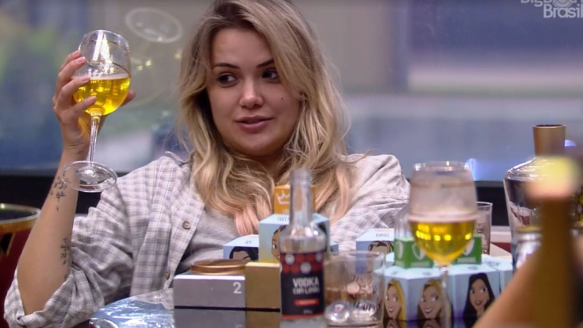 'BBB20': durante madrugada, Marcela diz que faria um 'edredom bem feito'