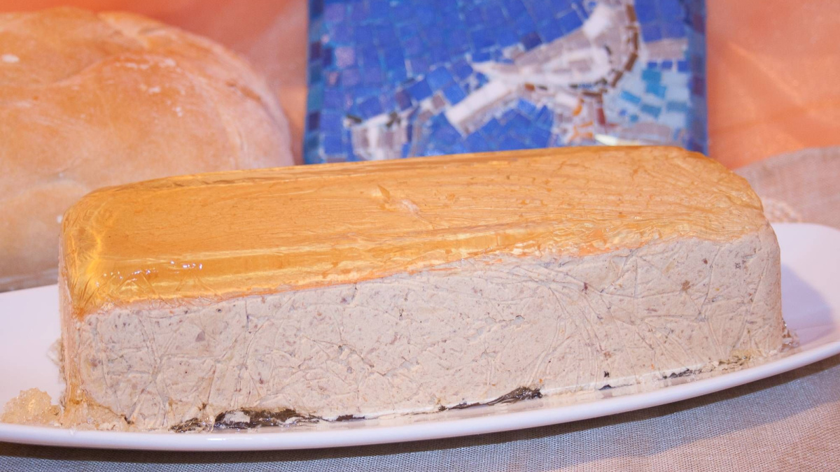 Patè di mousse di pollo e vitello, un piatto francese ideale per tutte ...