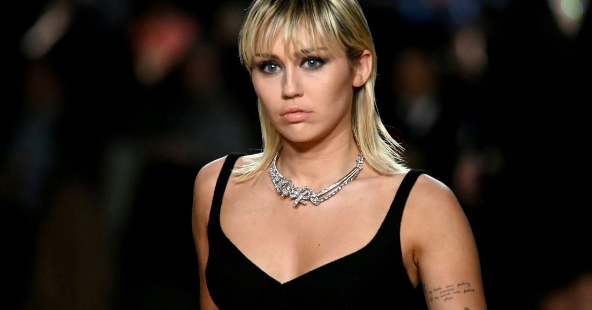 Tagli capelli: il caschetto lungo riccio e il mullet per l'estate