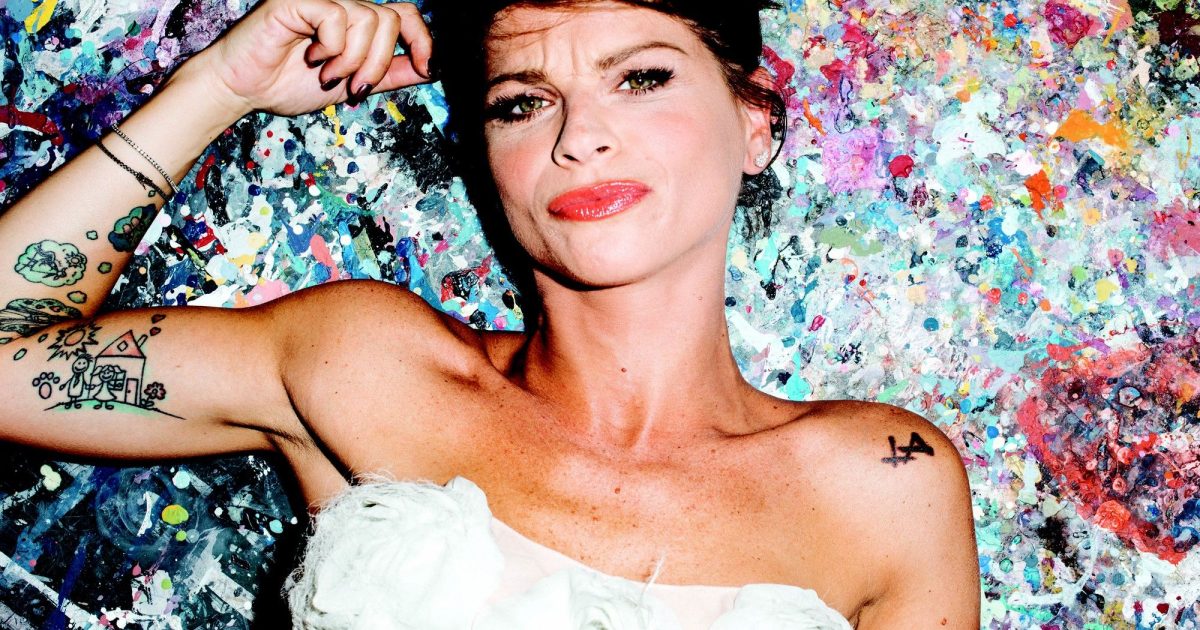 Taglio corto e tonalità per l'estate: il box bob e l'honey blonde