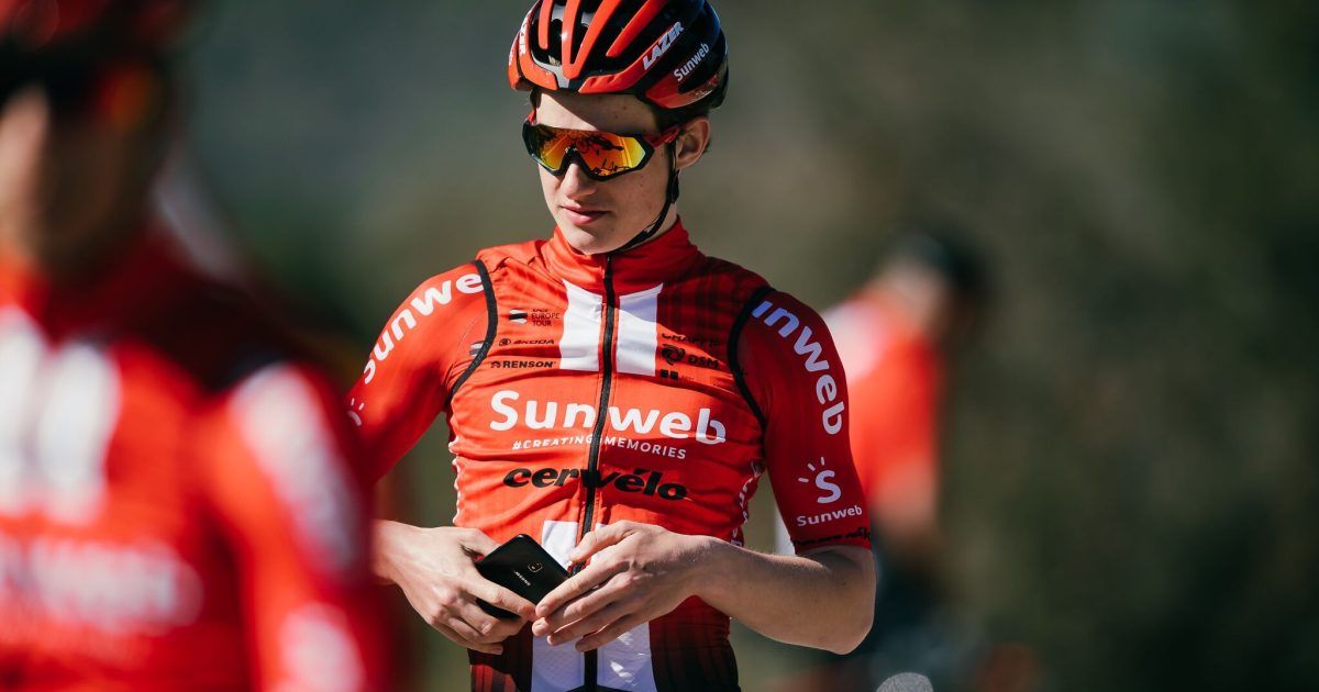 Ciclismo, l’accusa del giovane danese Wacker: ‘Dosi assurde di antidolorifici e caffeina’