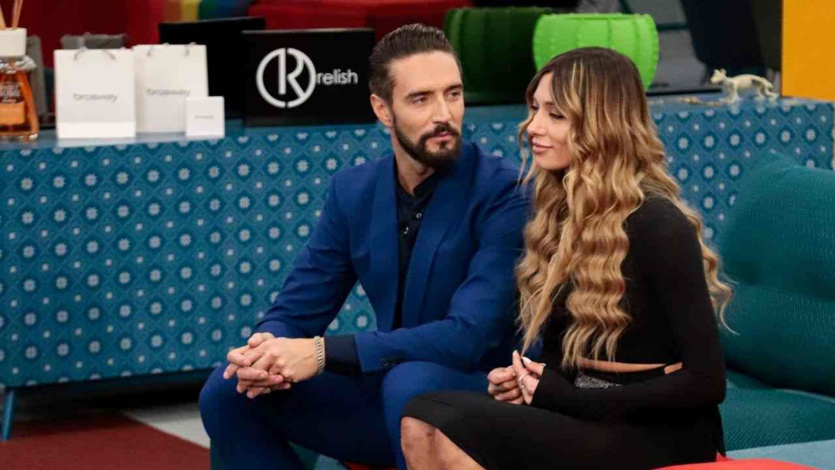 GFVip, Sorge perplessa su Alex e Delia: 'Pensate di essere dei bravissimi attori' (VIDEO)