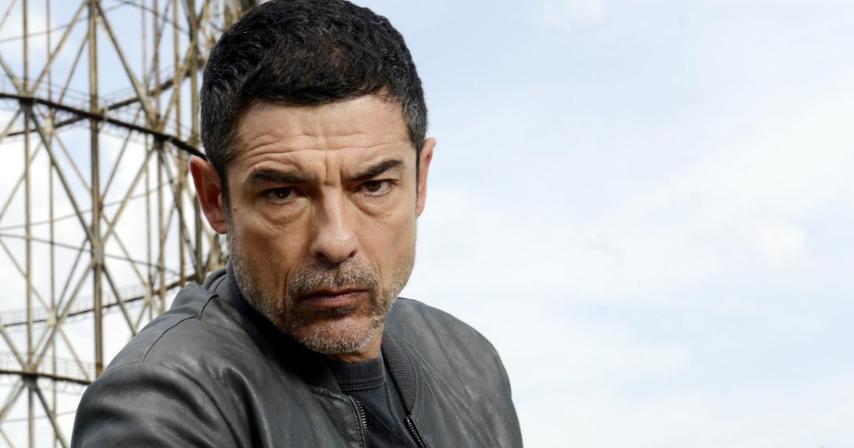 Un professore, spoiler terza puntata: Anita bacerà il prof Dante