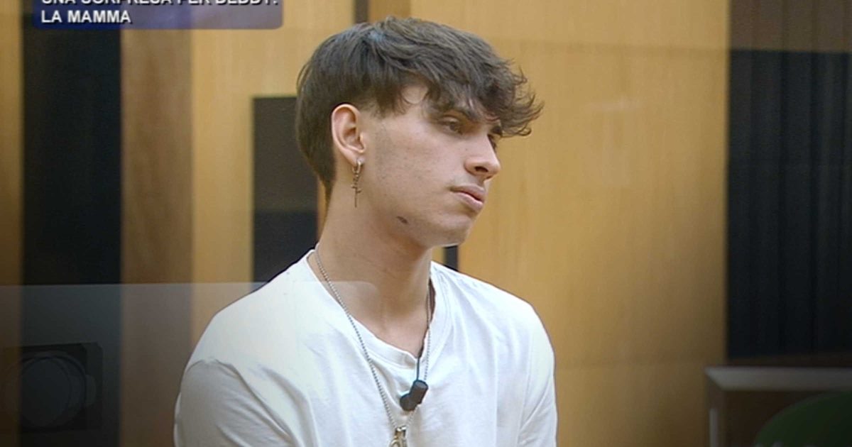 Amici 20, Deddy incontra la mamma a sorpresa: 'Sei stato un esempio per me'