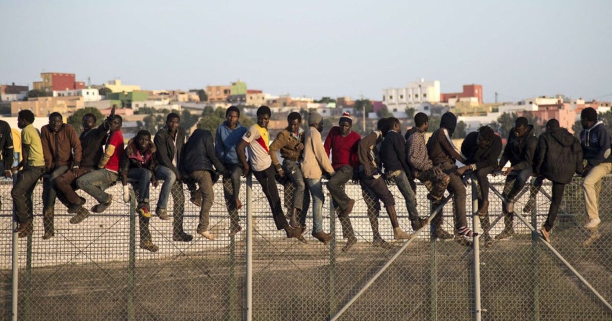 España aprueba dar 30 millones de euros a Marruecos para frenar la ...