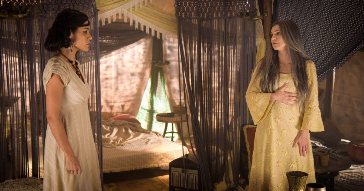 'Gênesis': Agar desdenha de gravidez de Sara