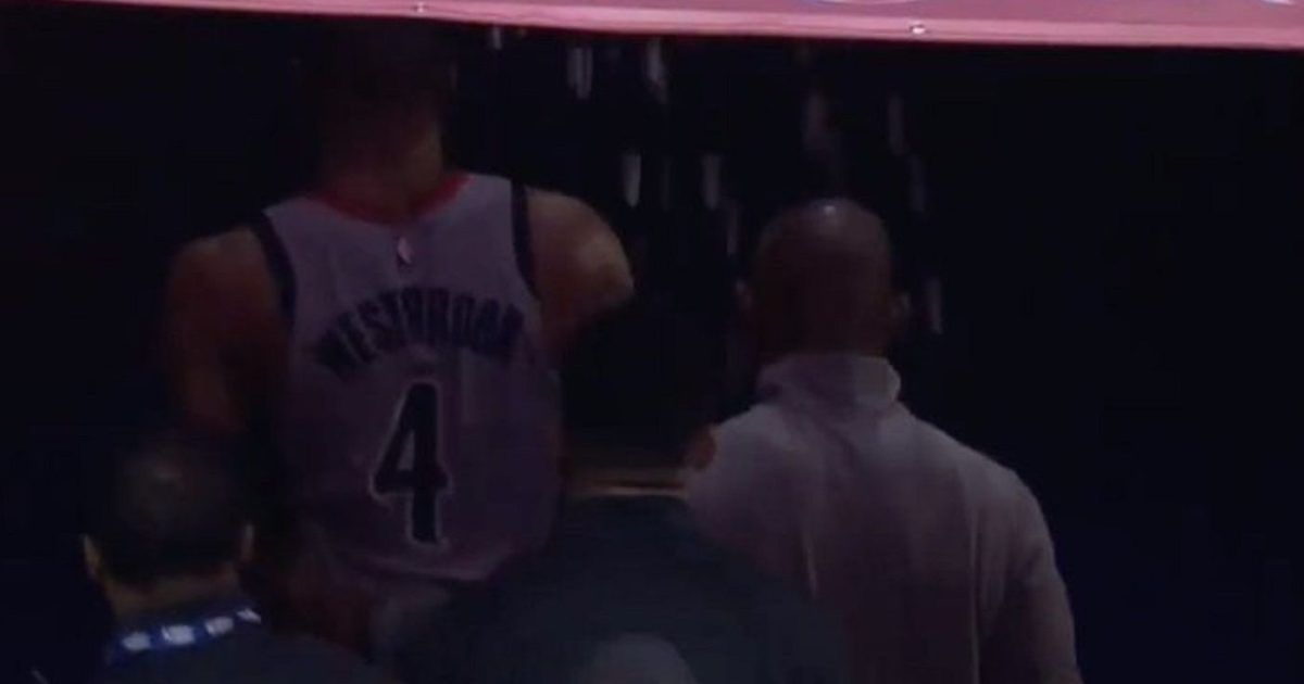 Vidéo - NBA : Westbrook reçoit du popcorn de la part d’un spectateur et ...